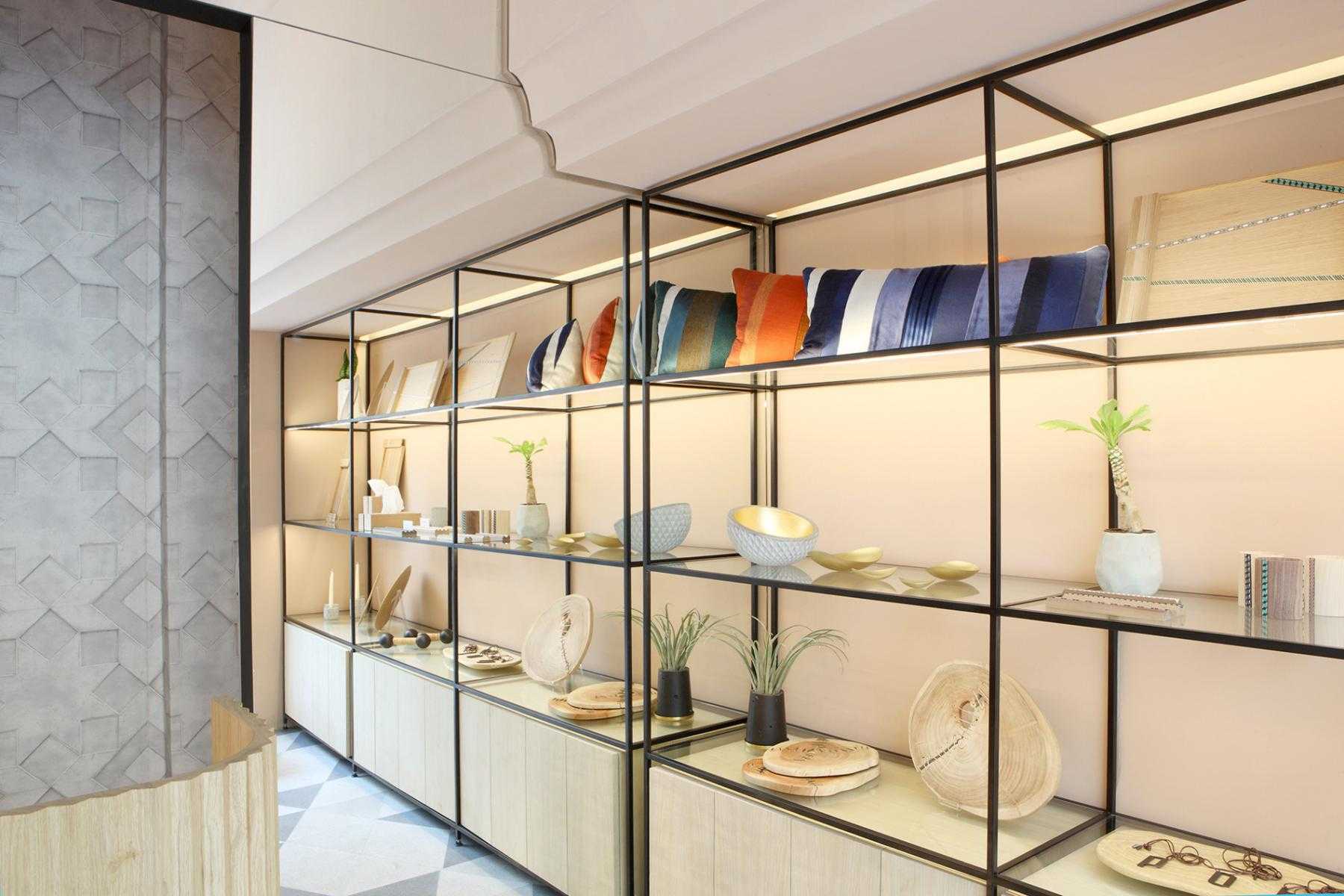 La designer libanaise multi-cartes Nada Debs—Pamono Stories