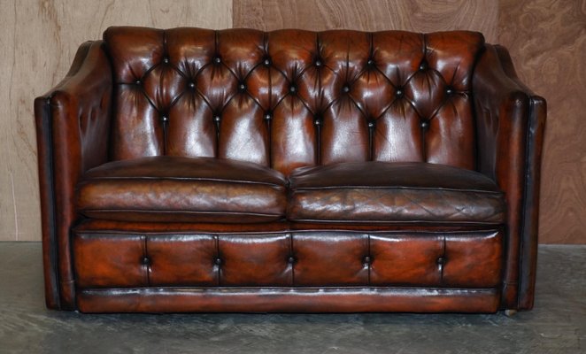 Art deco chesterfield sofa store