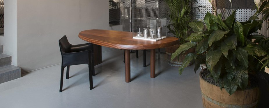 zaha dining table