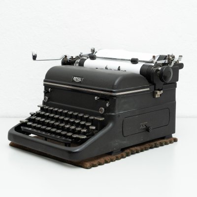 Vintage Royal Typewriter Models