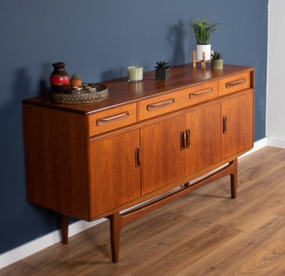 Kurzes Teak Sideboard von Victor Wilkins fur G Plan Fresco 1960er bei Pamono kaufen