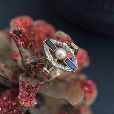 Art Deco Ring aus 18 Karat Rosegold mit Saphirperlen 1925