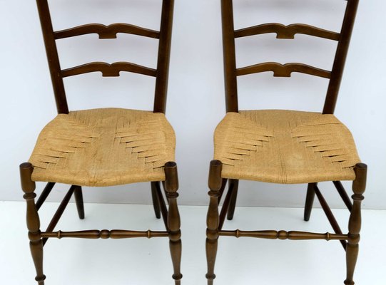 Italienische Stuhle aus Chiavari aus Holz mit hoher Treppe Paolo Buffa zugeschrieben 1950er 2er Set bei Pamono kaufen