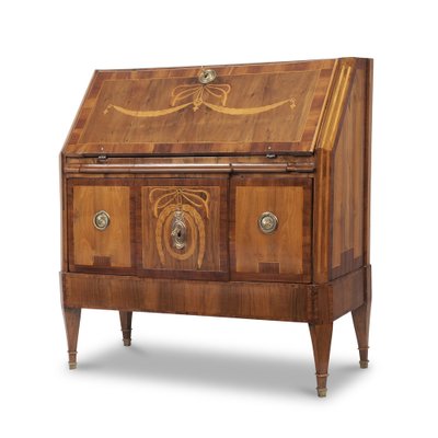 Antique Secretary in Walnut 1780s