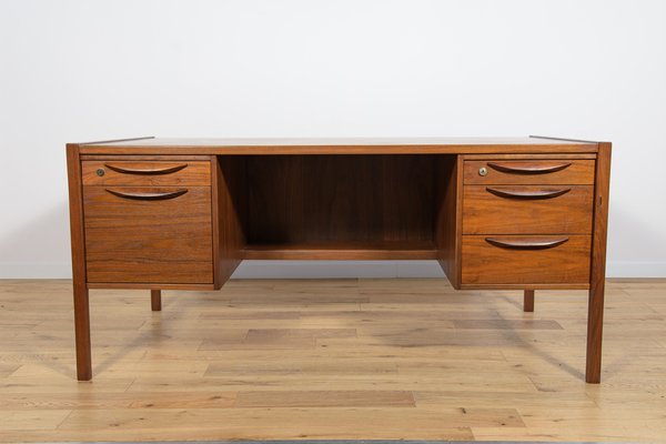 Mid Century Walnut Desk by Jens Risom for Jens Risom Design 1960s for sale at Pamono