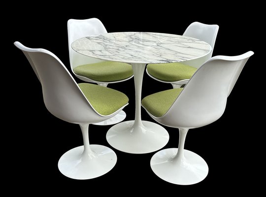 Tulip Esszimmer mit Tischplatte aus Marmor und Drehstuhlen von Eero Saarinen fur Knoll 5 Set