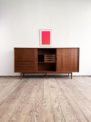 Credenza Mid Century moderna in teak con ante scorrevoli di Arne Vodder per Sibast Danimarca