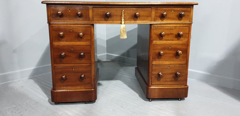 Victorian Mahogany Pedestal Desk 1880 for sale at Pamono