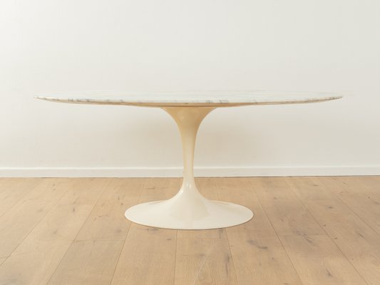 Oval Tulip Coffee Table by Eero Saarinen for Knoll Inc. Knoll International for sale at Pamono