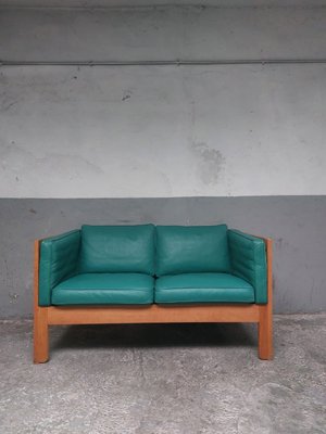 Apple Blue Sea Green Sofa mit Holzrahmen