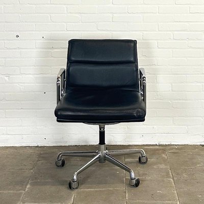 Vitra EA 217 Soft Pad Office Chair