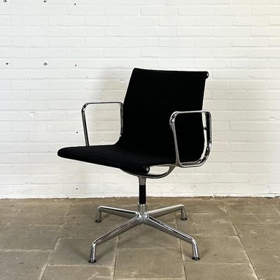 Eames 108 store