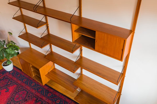 Cado shelving system store