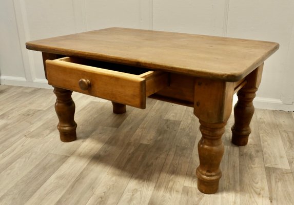 Pine farmhouse coffee table store