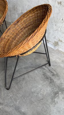 Rattan Basket Chairs mit Haarnadelbeinen Frankreich 1950er 2er Set bei Pamono kaufen