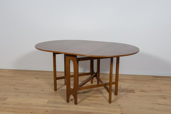 Jentique table and chairs store
