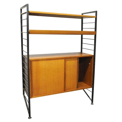 Libreria Mid Century in teak con credenza Ladderax attribuita a Robert Heal per Staples anni 60 in vendita su Pamono