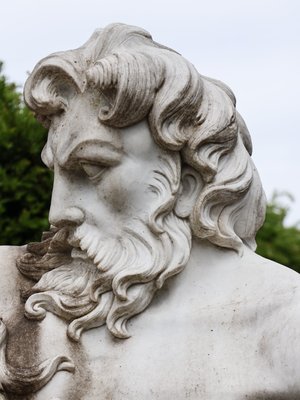 hercules statue face