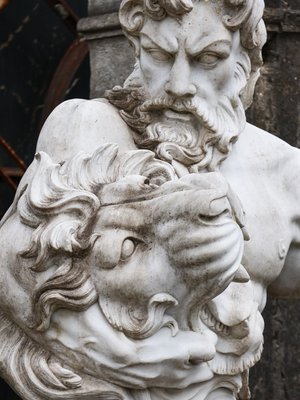 hercules statue face