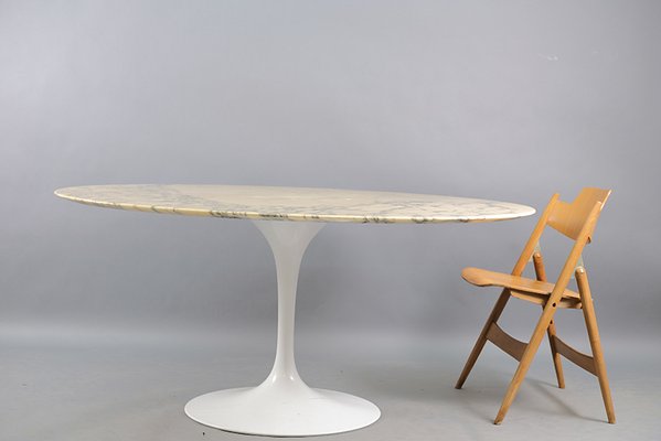 Mid Century Tulip Marble Dining Table by Eero Saarinen for Knoll Inc. Knoll International 1960s bei Pamono kaufen