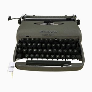 Shop Typewriters | Online at Pamono
