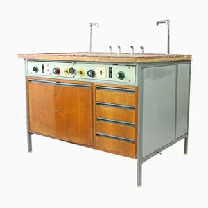 Discover Vintage Work Tables & Workbenches | Online at Pamono