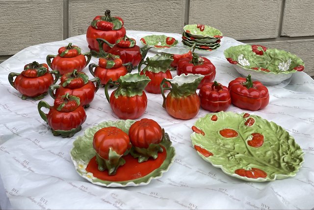 Tomato-Shaped Royal Bayreuth Tableware, Set of 25 for sale at Pamono