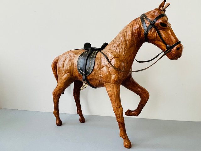 Leder Pferd Figur mit Sattel bei Pamono kaufen