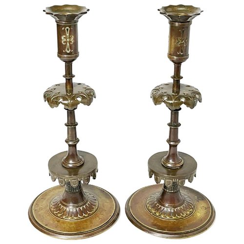 Candelabros estilo gótico de bronce, siglo XIX. Juego de 2 en venta en ...