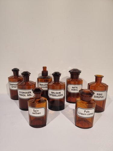 Vasi da farmacia antichi in vetro ambrato, Germania, set di 8 in ...