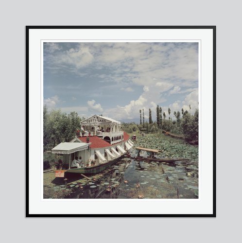 Slim Aarons, Jhelum River, 1961, Colour Photograph for sale at Pamono Slim Aarons, Jhelum River, 1961, Colour Photograph for sale at Pamono