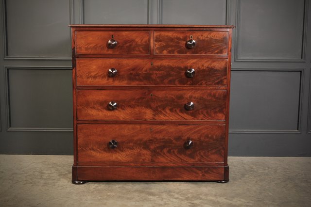 Commode à Tiroirs William IV en Acajou en vente sur Pamono