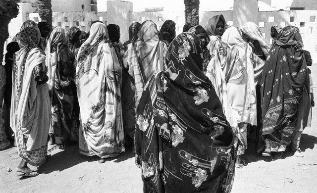 José Nicolas, A Gathering of Women in Mongo, 1997, Fotografie bei ...