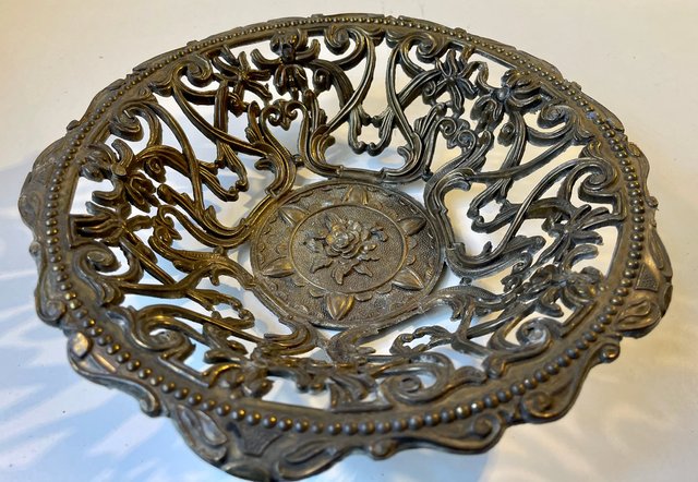 Vintage Italian Filigree Bowl in Brass for sale at Pamono