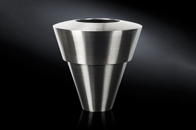 Italian Garden-Steel Satinato 120 Vase from VGnewtrend for sale at Pamono