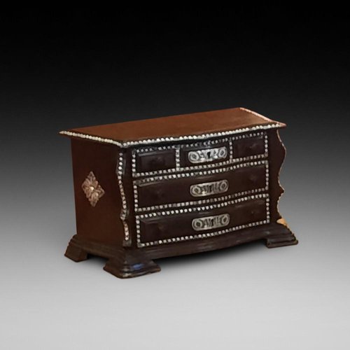 19th Century Dutch Colonial Hardwood Jewellery Casket for sale at Pamono