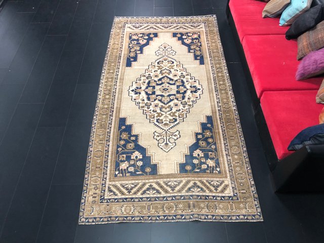Traditional Turkish Rustic Floor Rug for sale at Pamono