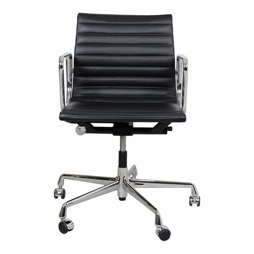 Schwarzer Leder und Chrom Ea 117 Burostuhl von Charles Eames fur Vitra