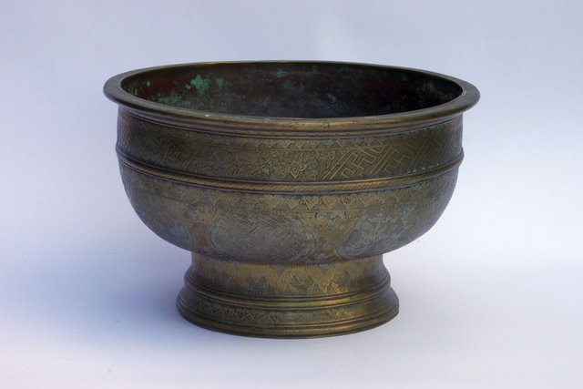 Indonesian Brass Bokor Bowl, 1800s for sale at Pamono