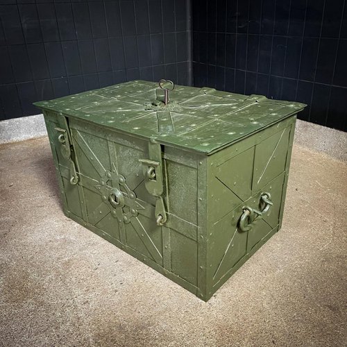 Antique 18th Century Green Armada Chest for sale at Pamono
