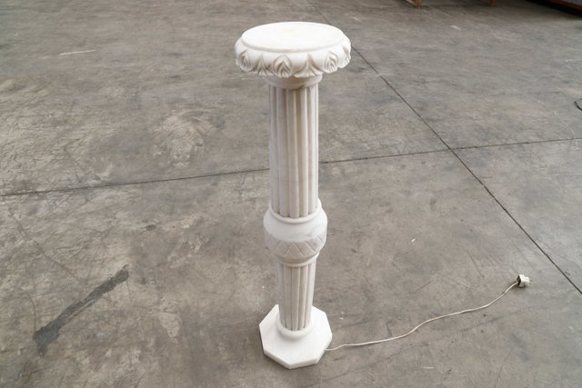 Colonna in marmo bianco, 1991 in vendita su Pamono