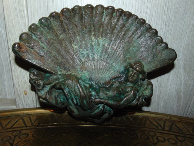 Art Nouveau Brass Fan Ashtray for sale at Pamono