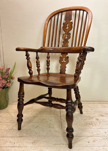 Butaca Windsor victoriana grande de olmo, década de 1850 en venta en Pamono