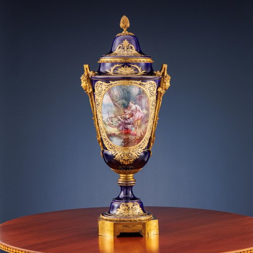 French Vase from Sèvres Porcelain for sale at Pamono