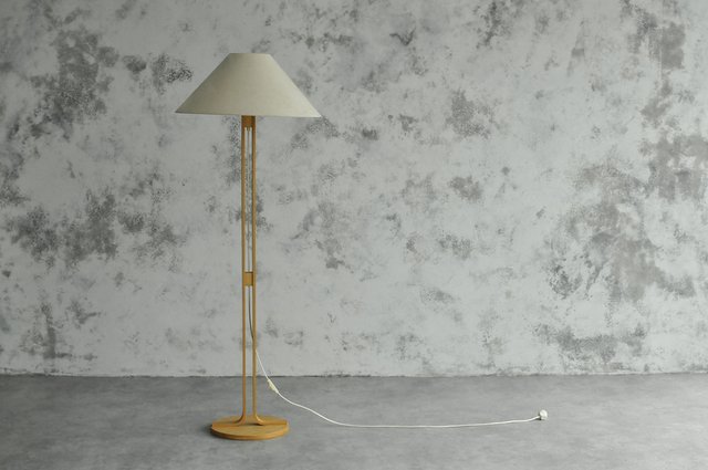 Line Stehlampe aus Sperrholz bei Pamono kaufen