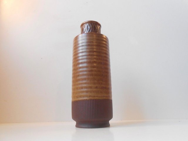 Vaso scanalato in ceramica di Gunnar Nylund per Rörstrand, anni '60 in ...