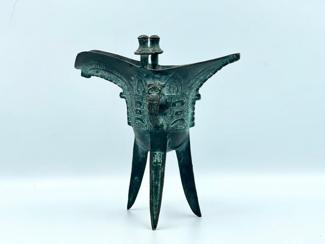 Antique Chinese Wine Cup Statue in Bronze for sale at Pamono