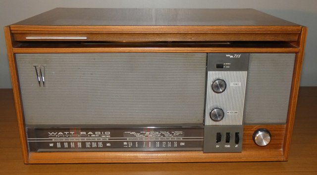 Model WR 718 Turntable Radio in Wood and Bakelite from Watt Radio ...