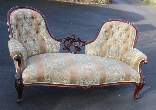 Mahogany Carved Double Spoonback Sofa, 1900s for sale at Pamono
