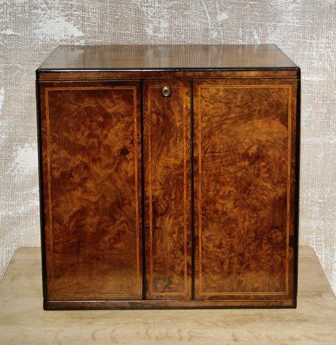 Meuble de Collection Antique en Noyer, 1820 en vente sur Pamono